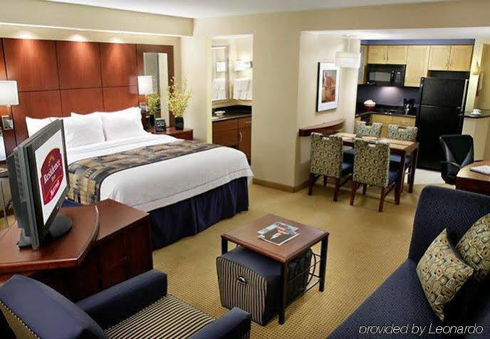 RESIDENCE INN TORONTO DOWNTOWN | ⋆⋆⋆ | CANADA | SEASON DEALS FROM $130